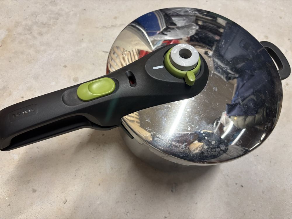 Tefal Secure Neo5 6lt pressurize cooker (Gebraucht) in Neuchatel für ...
