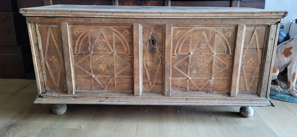 Coffre ancien en bois marqueté, à restaurer. (Gebraucht) in Rances für CHF 1 – nur Abholung auf ...
