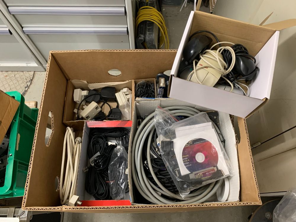 IT- Zubehör 1 (Wunder-) Kiste mit diversen / Schnittstellen | Kaufen ...