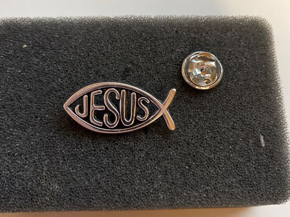 PIN'S - JESUS (Neu (gemäss Beschreibung)) in Le Brassus für CHF 3.5 ...