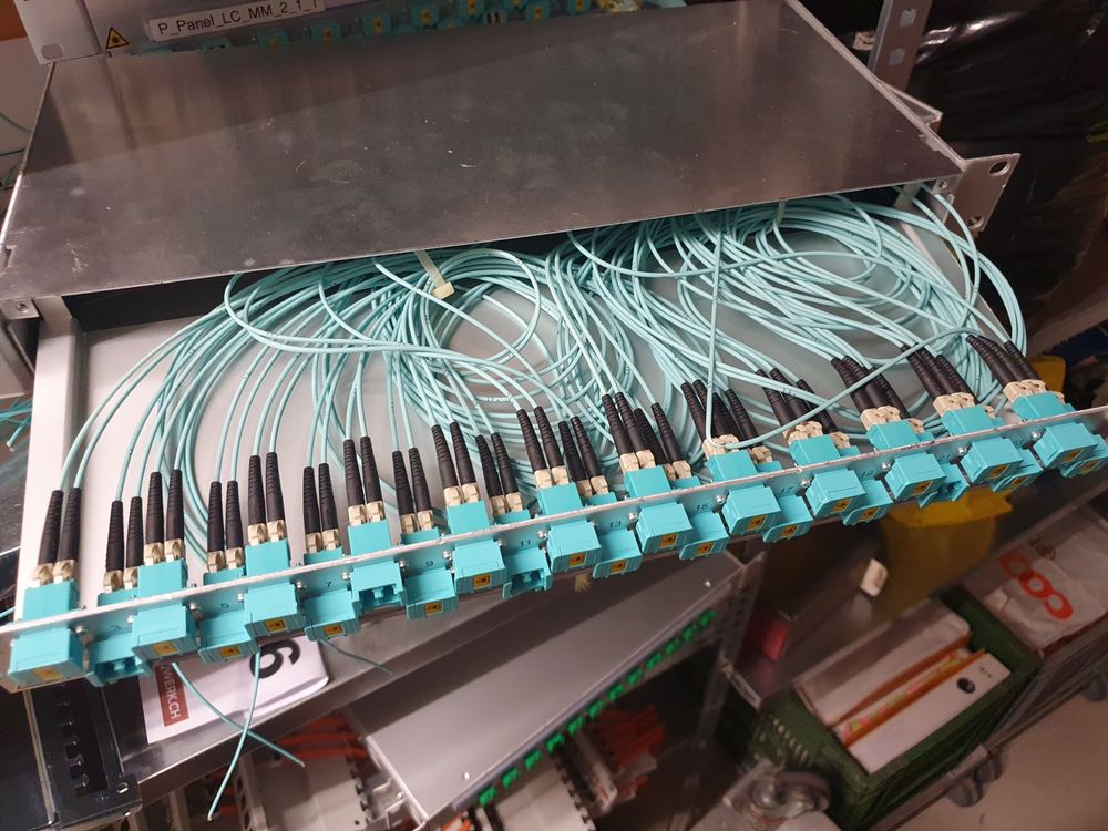 LWL Patch-Panel 19" 19Zoll 2x24 Port bestück (Gebraucht) in Zürich für ...