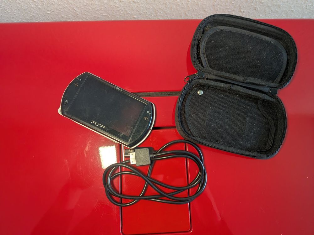 PSP Go (D'occasion) à Geneve pour CHF 130 – avec livraison | Acheter ...