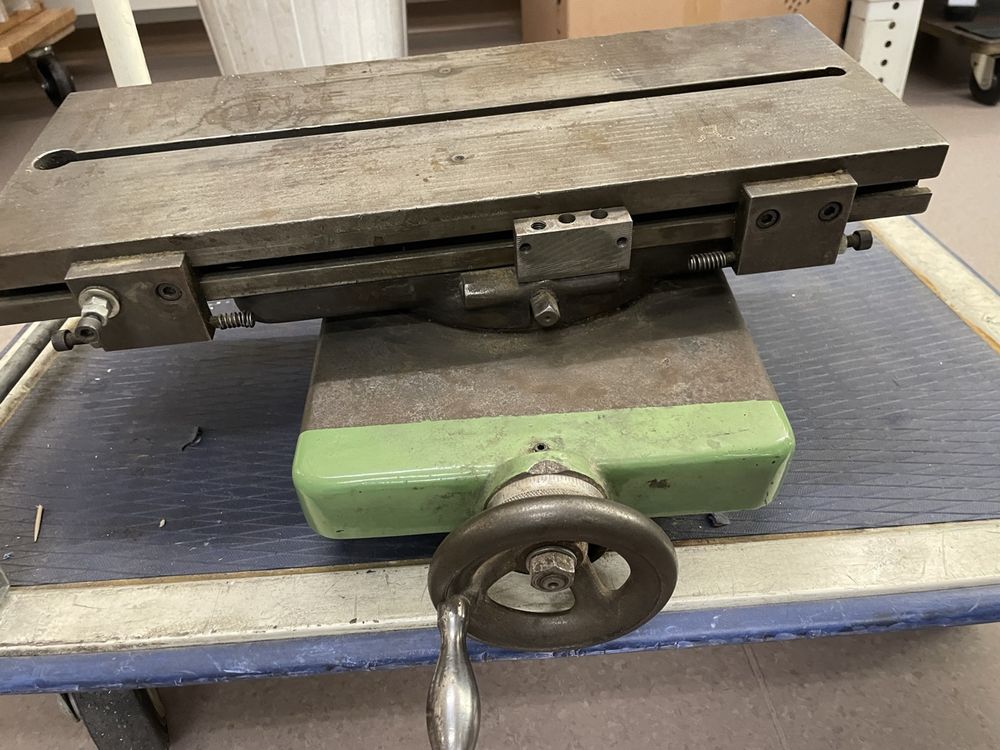 Kreuztisch (Gebraucht) in Hinwil für CHF 70 – nur Abholung auf Ricardo kaufen