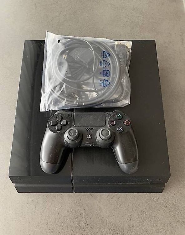 PS4 inkl. 3 Controller (Gebraucht) in Riehen für CHF 150 – nur Abholung auf Ricardo kaufen
