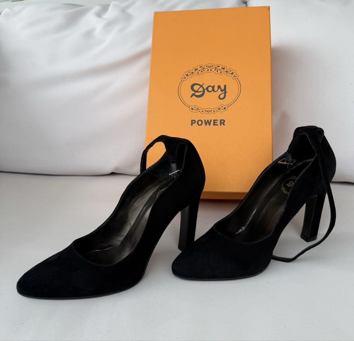 Schwarze Wildleder Pumps von Day, Gr. 37,5 (Neu (gemäss Beschreibung ...