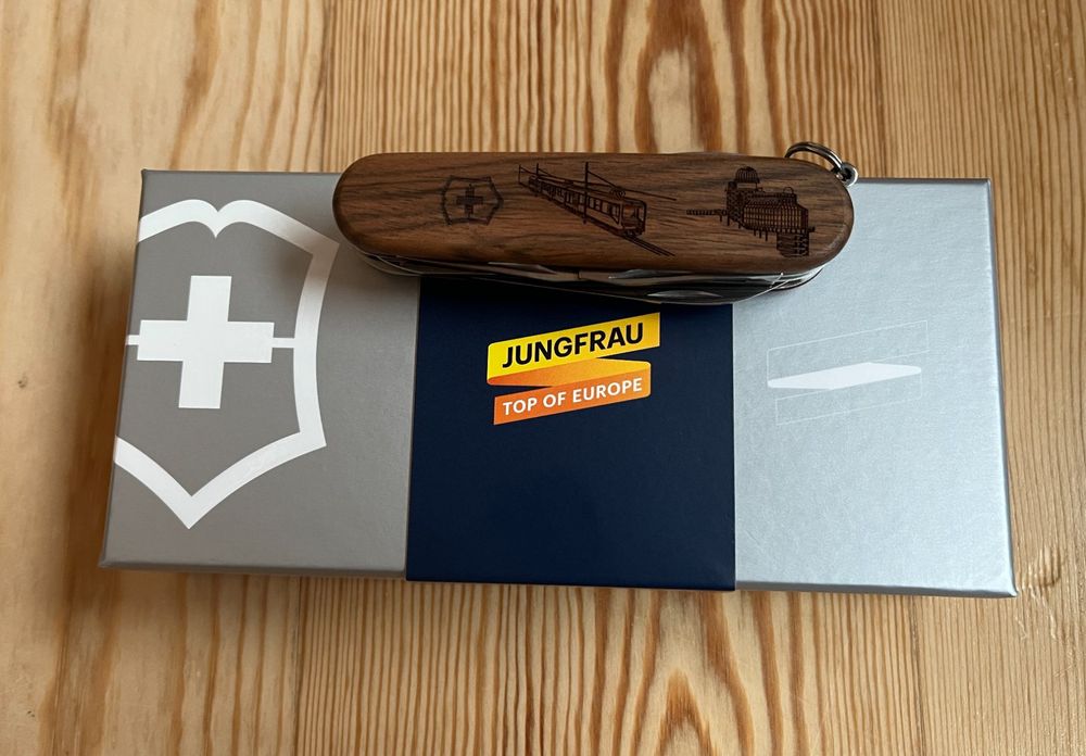 Victorinox Huntsman Wood Jungfraubahn exclusiv edition new (Neu und originalverpackt) in Herisau ...