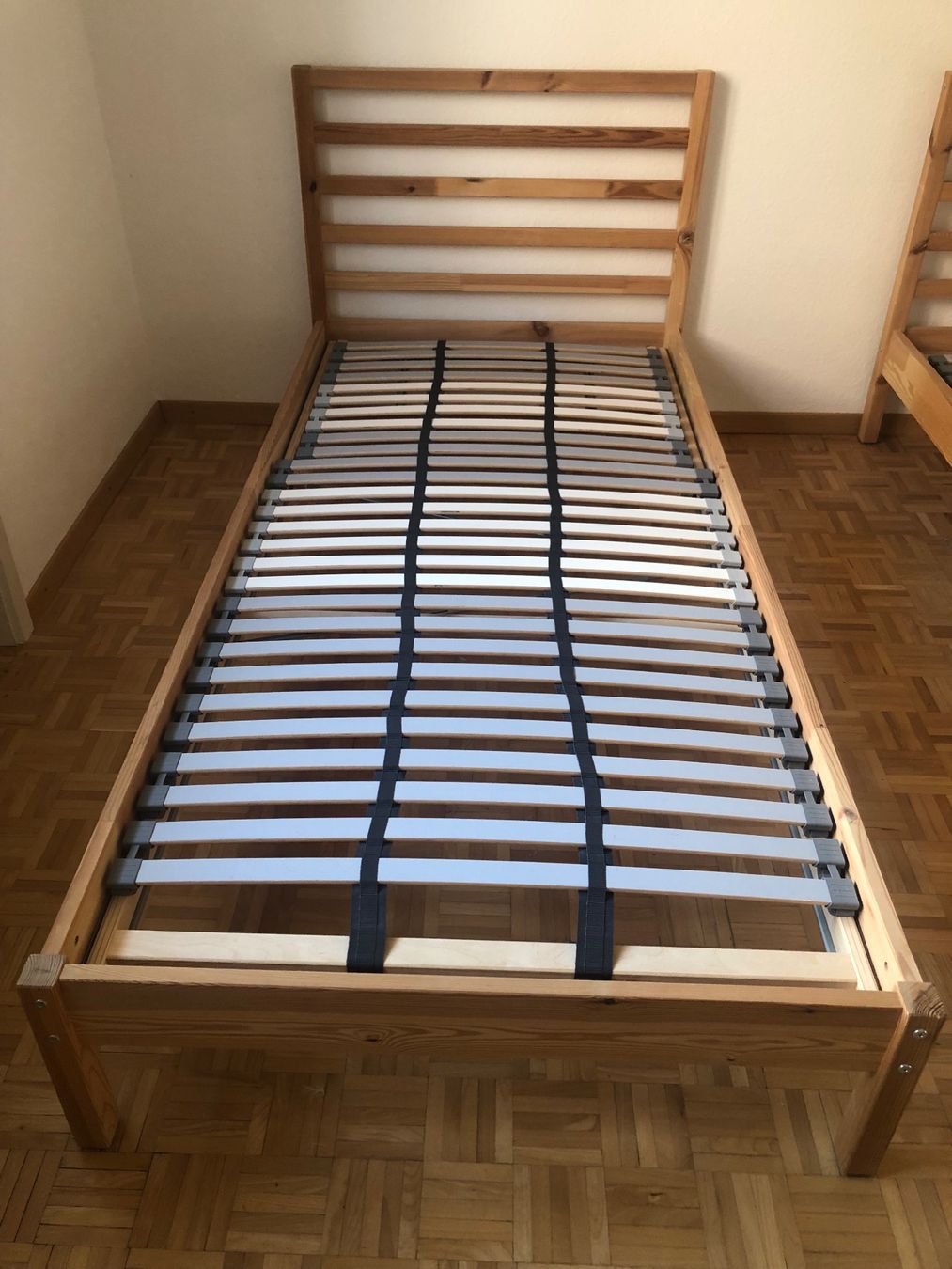 IKEA TARVA Holzbett - Lit en bois massif (Gebraucht) in Biel/Bienne für ...