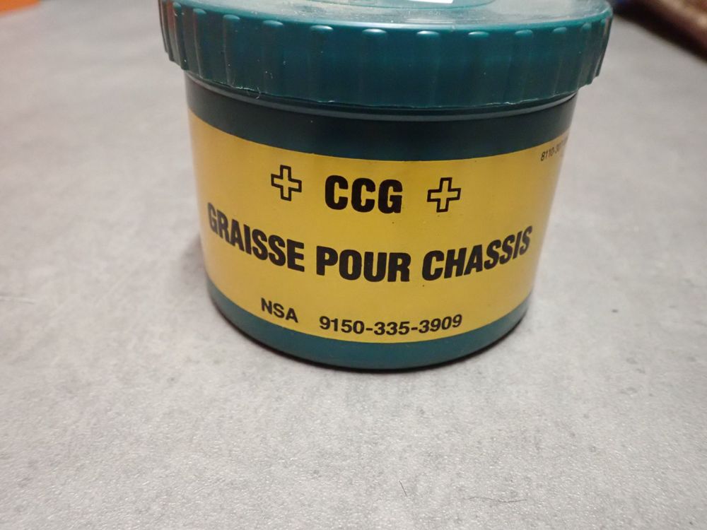 Gros pot graisse pour entretien chassis de véhicule. Fett (Neu und ...