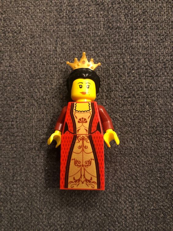 Lego figurine Castle Queen Minifigur (Gebraucht) in Fully für CHF 10 ...