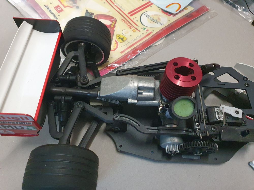 Kyosho F1 Ferrari F2004 2WD 1:8 Nitro RC Verbrenner Chassis (Defekt) in ...