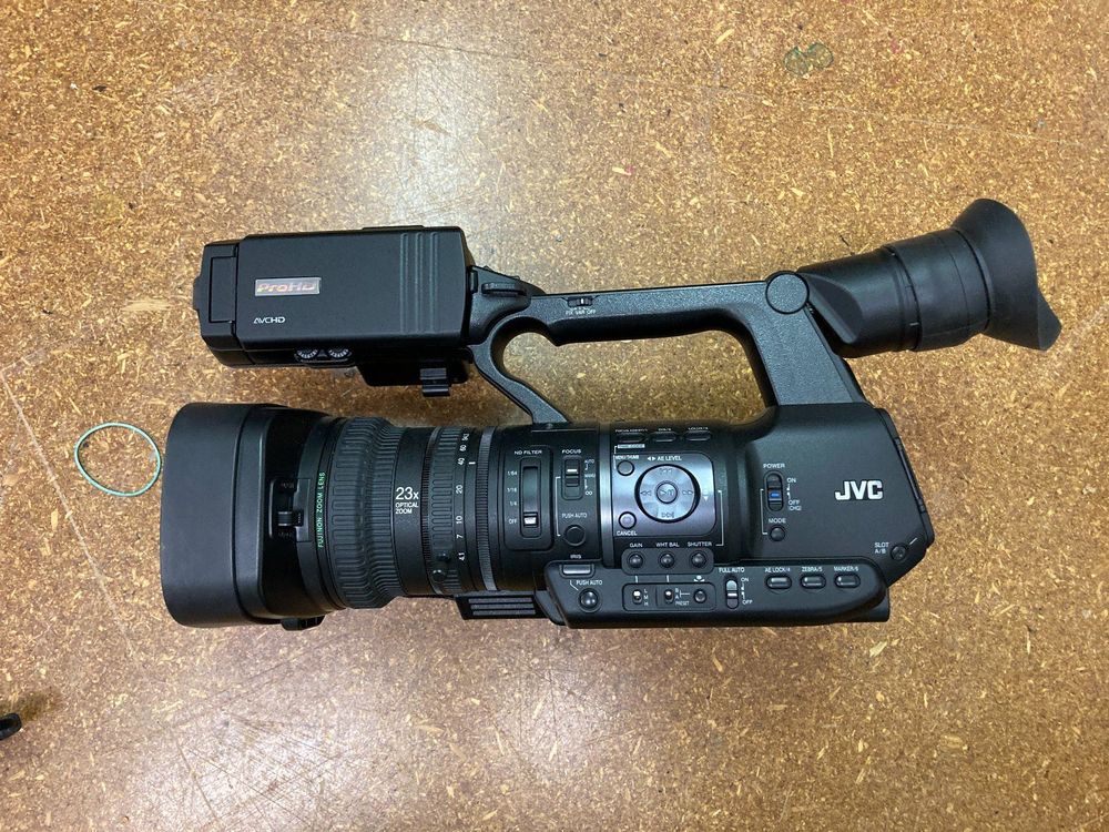 JVC GY-HM650E Camcorder mit Zubehör | Comprare su Ricardo