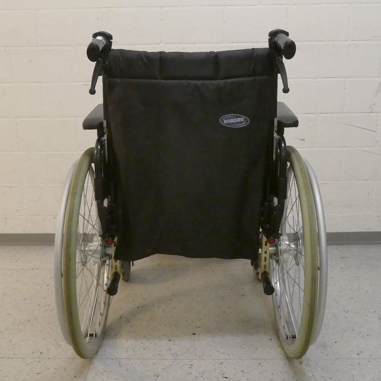 Rollstuhl Invacare SB 45 cm, Zusatzbremsen, nur CHF 199 (Gebraucht) in Lengnau für CHF 199 – mit ...