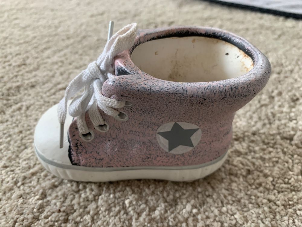 Deko Blumentopf Converse Schuh (Gebraucht) in Oberweningen für CHF 3 – mit Lieferung auf Ricardo ...