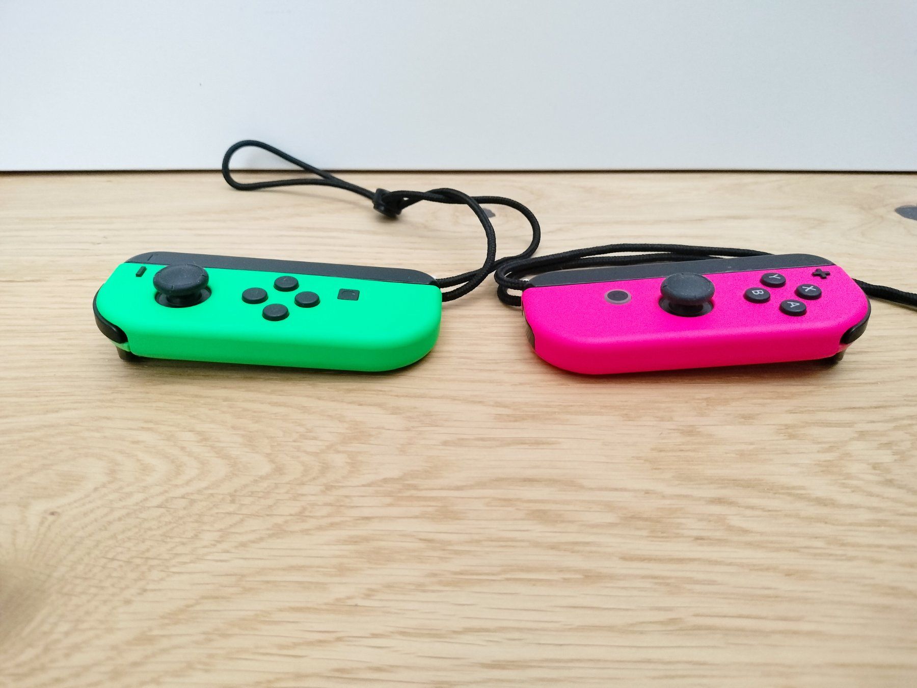 Nintendo Switch Joy-Cons grün/pink (Gebraucht) in Wil SG für CHF 38 – mit Lieferung auf Ricardo ...