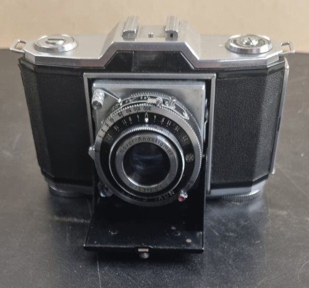 Alte Fotokamera ZEISS IKON IKONTA 35 522/24 (Gebraucht) in Flums für CHF 19 – mit Lieferung auf ...