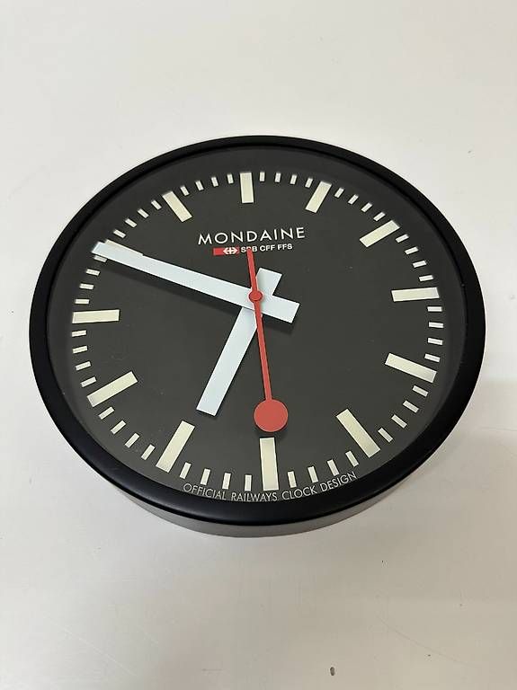 Mondaine SBB Bahnhofsuhr Wanduhr im Schweizer Bahn-Design (Gebraucht ...
