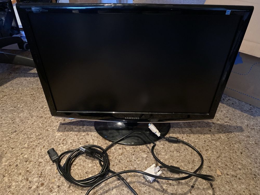 Samsung 24 Zoll Flachbildschirm 2433BW syncmaster 60cm (Gebraucht) in ...