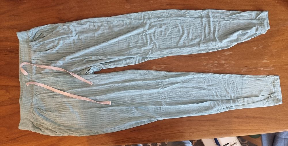 Beldona Pyjama Set: Top & Hose, Grösse M, Sommerleicht (Gebraucht) in ...