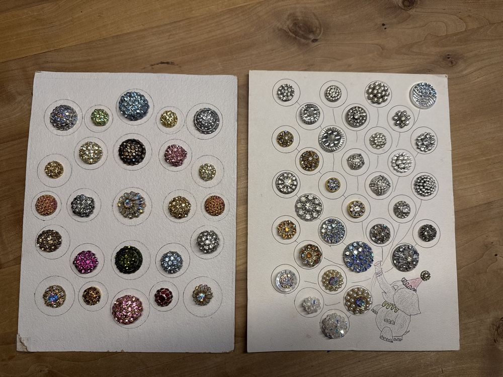 58 Vintage Rhinestone Buttons on Stock Board | Kaufen auf Ricardo