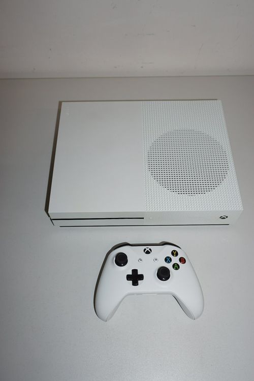 Microsoft Xbox One S 1TB Spielekonsole + Controller (Gebraucht) in ...