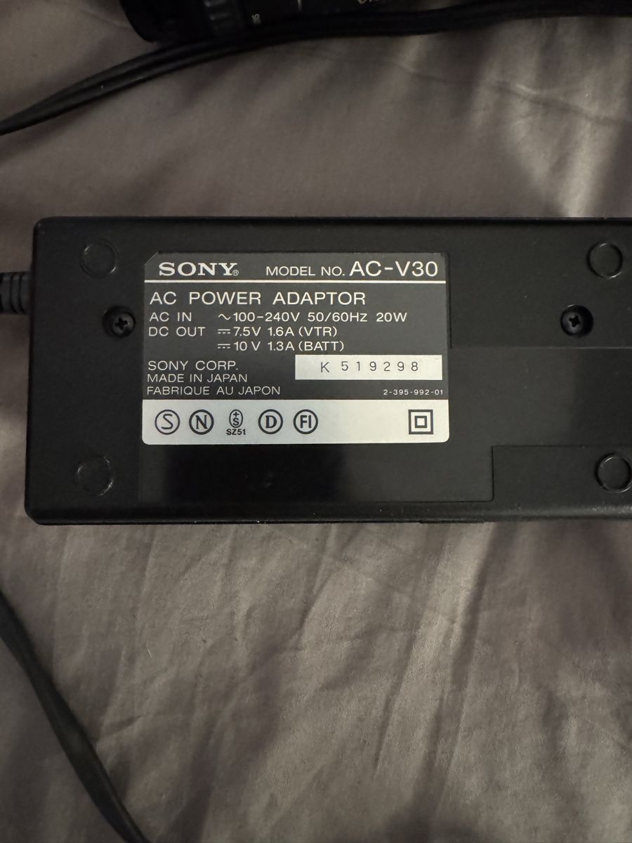 Sony Video Camera Recorder Hi8- CCD-TR705E funktioniert (Gebraucht) in ...