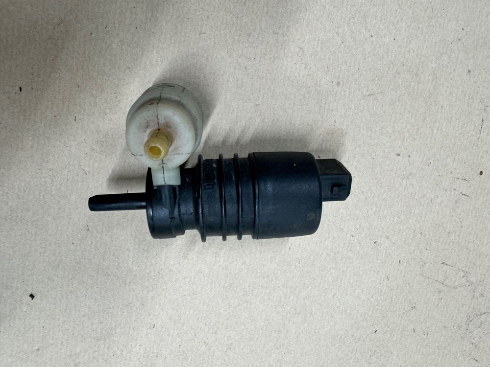 VW T4 Wischwasserpumpe (Gebraucht) in Beckenried für CHF 10 – nur ...