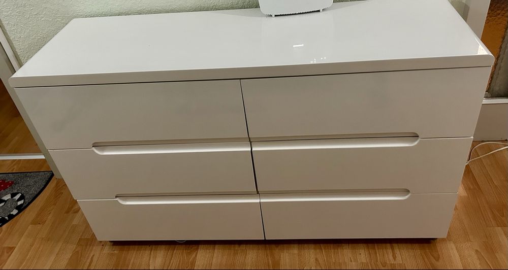 Commode blanche laquée 6 tiroirs spacieux (Gebraucht) in Miécourt für CHF 49 – nur Abholung auf ...