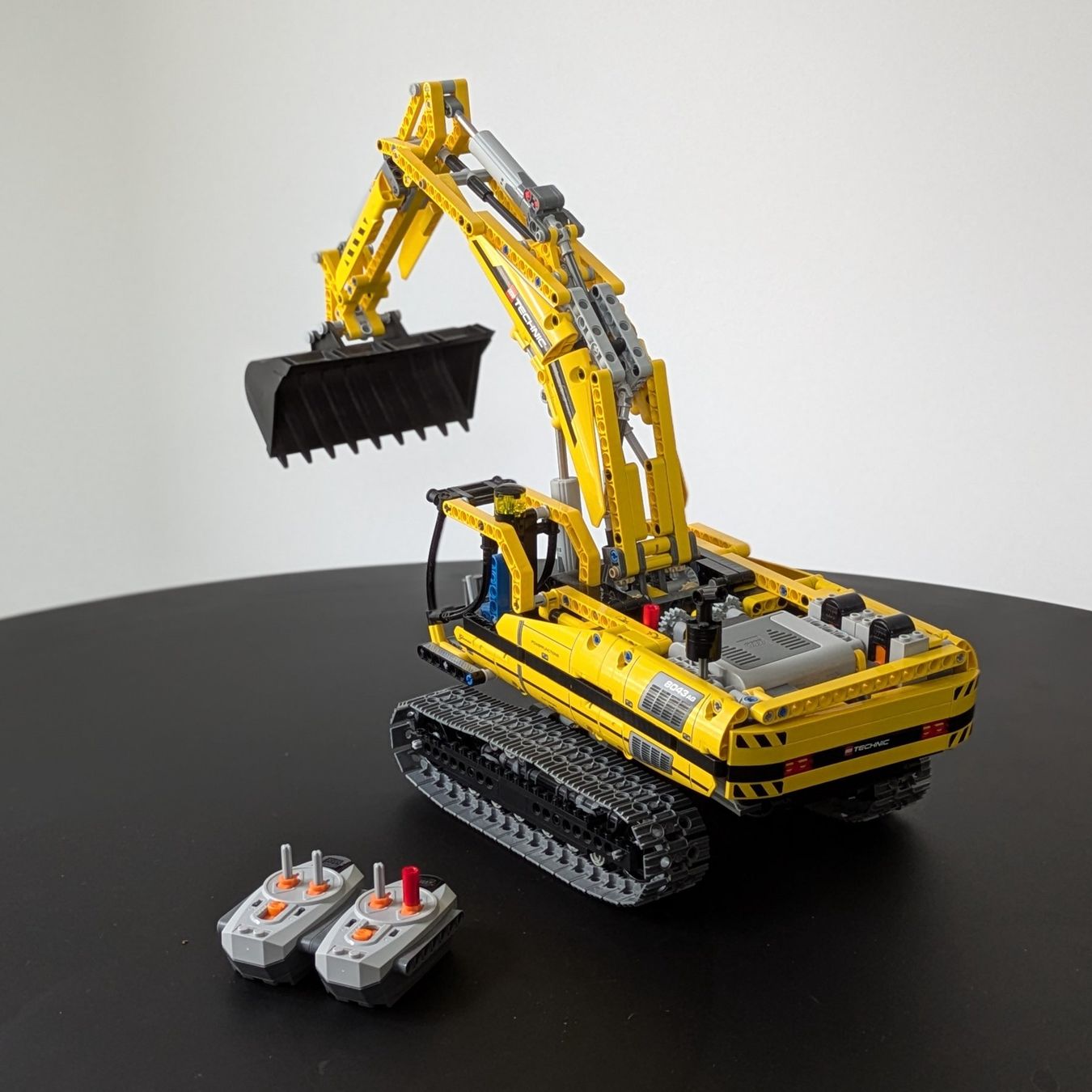 LEGO TECHNIC 8043 - Motorized Excavator (2010)- (D'occasion) à lausanne ...