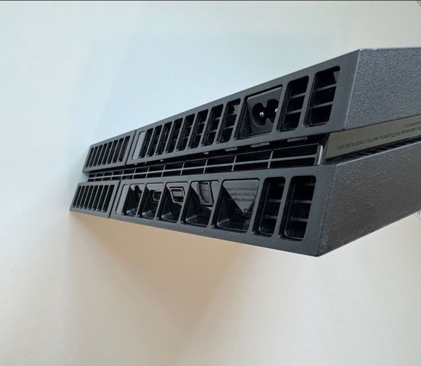 Playstation 4 Slim, Top Zustand, mit 2 Games! Inklusive TV (Gebraucht ...