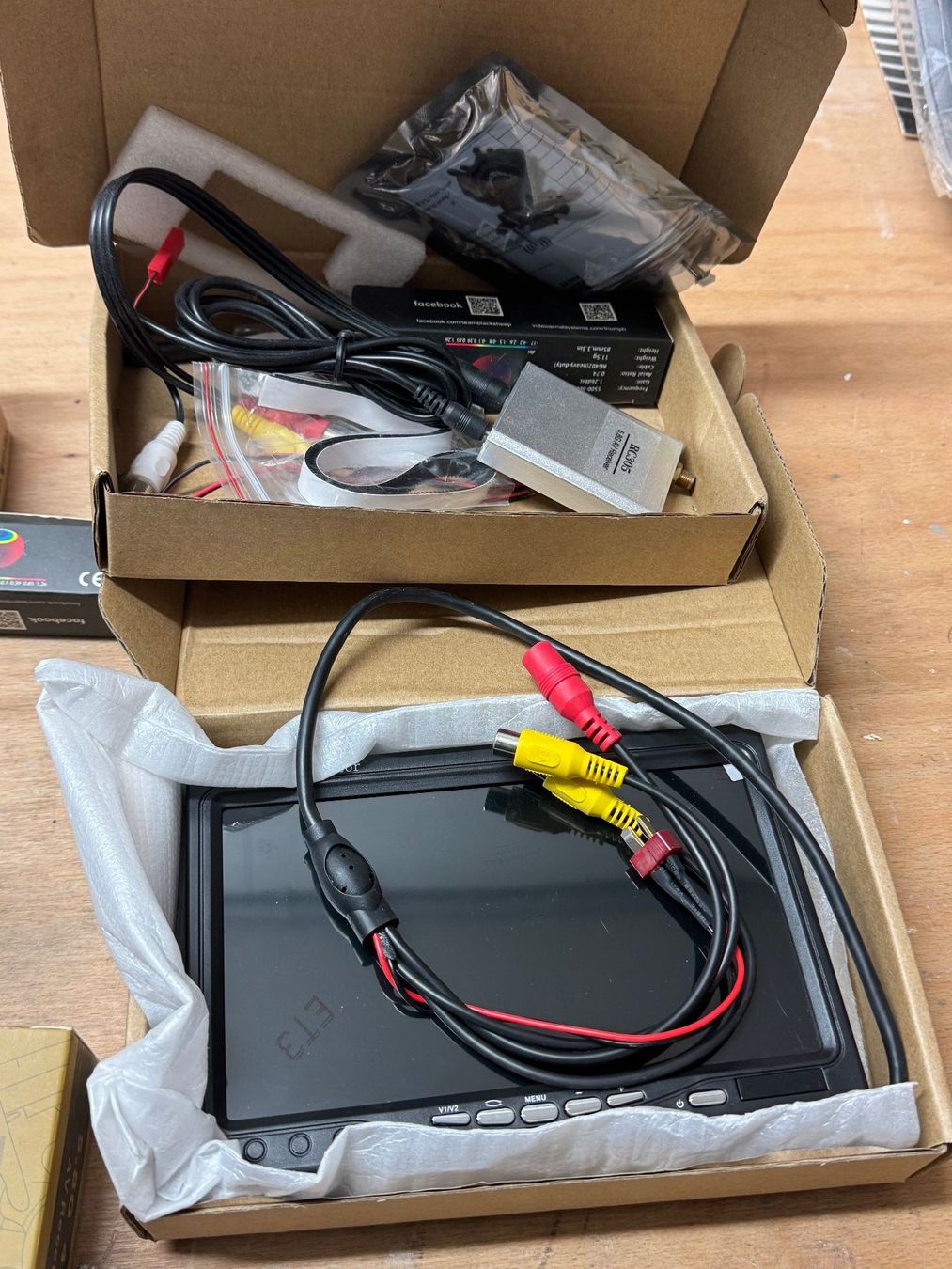 2 FPV Monitor Sets mit RC832 plus 5.8G Empfänger komplett (Gebraucht ...