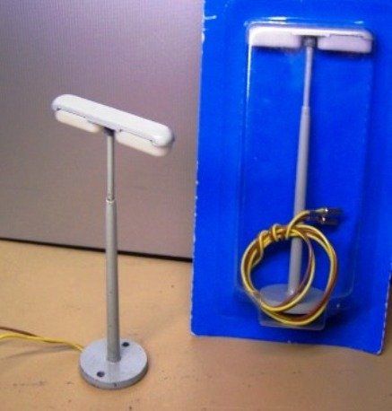 Märklin H0 7281: 2 Stück Bahnsteig-Leuchten, Metall, elektr. (Neu und ...