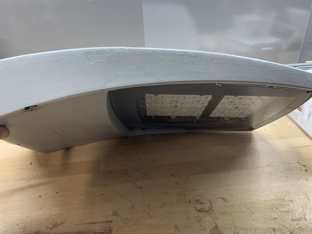 Schreder LED Street Light (Gebraucht) in Marin-Epagnier für CHF 1 – nur ...