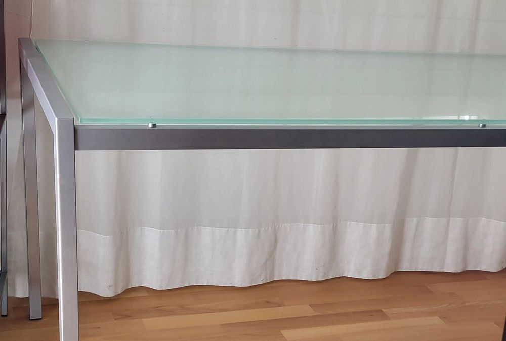 Pult: Glasoberfläche, Gestell aus Metall matt | Kaufen auf Ricardo