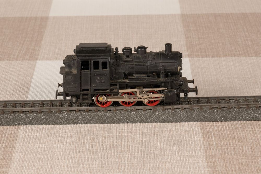 2 Märklin Züge - V200 und BR89, Personen- und Güterwagen (Gebraucht) in Küttigen für CHF 76 ...