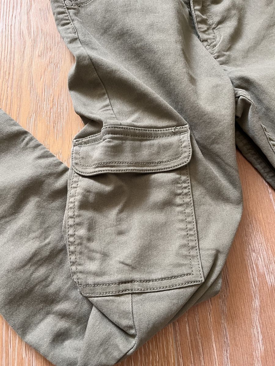H&M CARGOS T 140cm BON ÉTAT (D'occasion) à Puplinge pour CHF 10 – avec livraison | Acheter sur ...