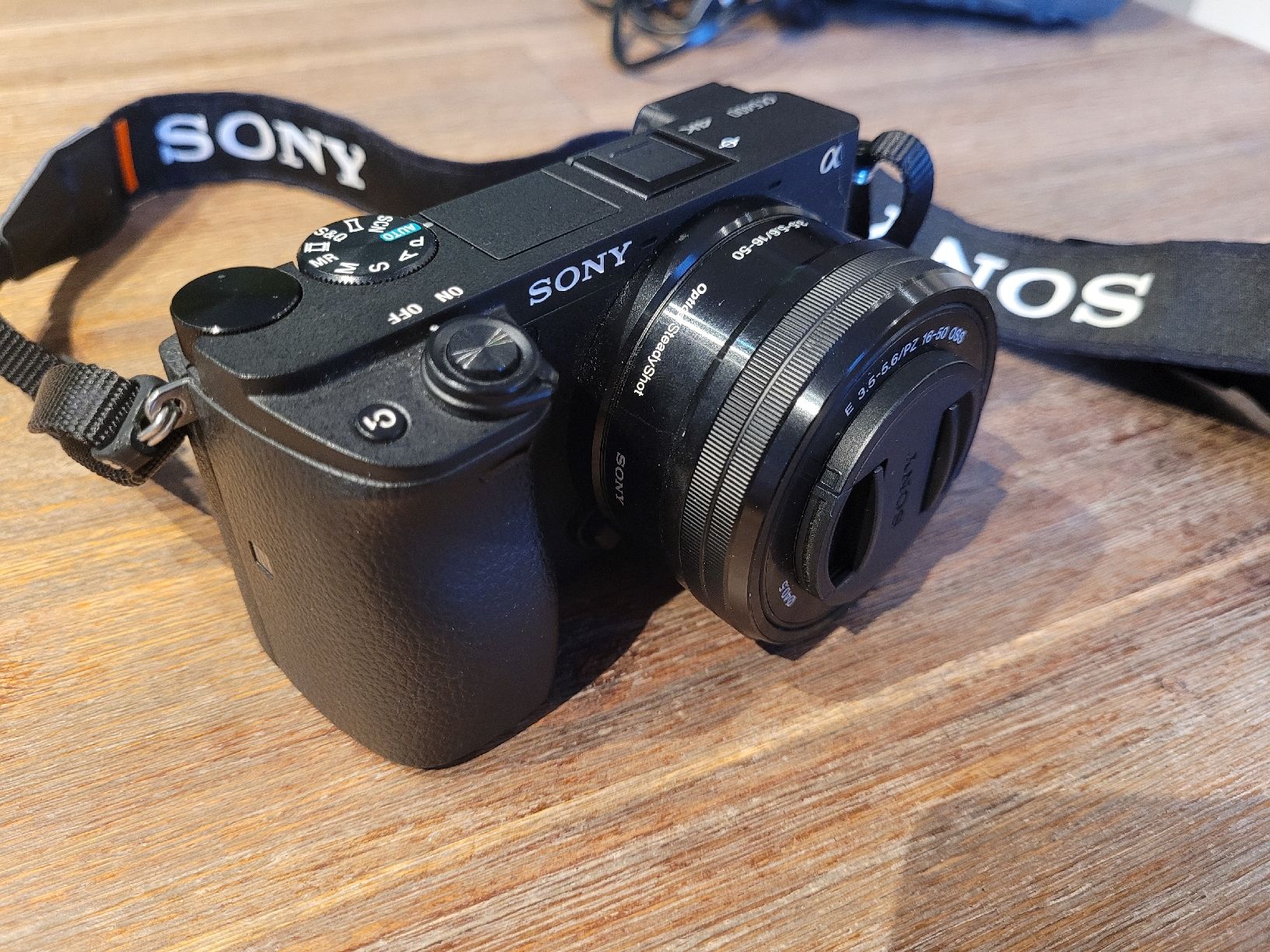 Sony Alpha 6400 A6400 Kit + 16-50mm Objektiv top Zustand (Gebraucht) in ...