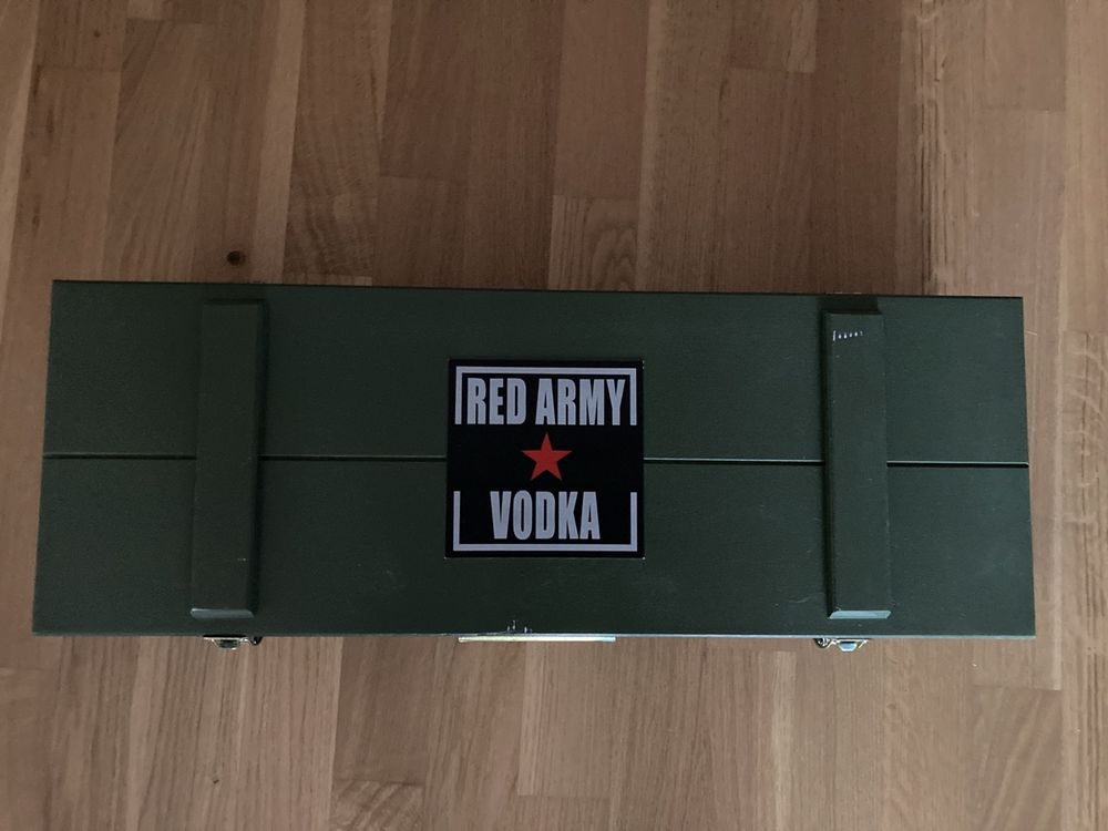 Kalashnikov Vodka « Red Army » (Gebraucht) in Erde für CHF 150 – mit ...