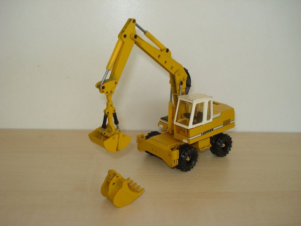 LIEBHERR A 912 Mobilbagger mit Greifer und Löffel | Kaufen auf Ricardo