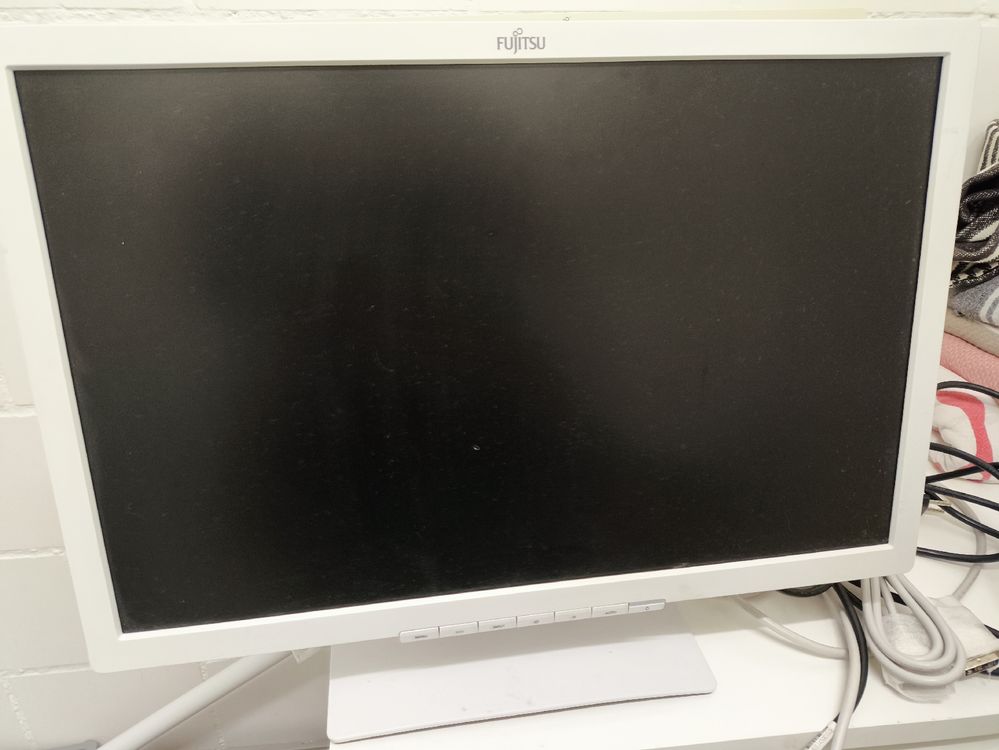 2x Monitor Fujitsu B22W-7 LED (Gebraucht) in Gümligen für CHF 1 – nur ...