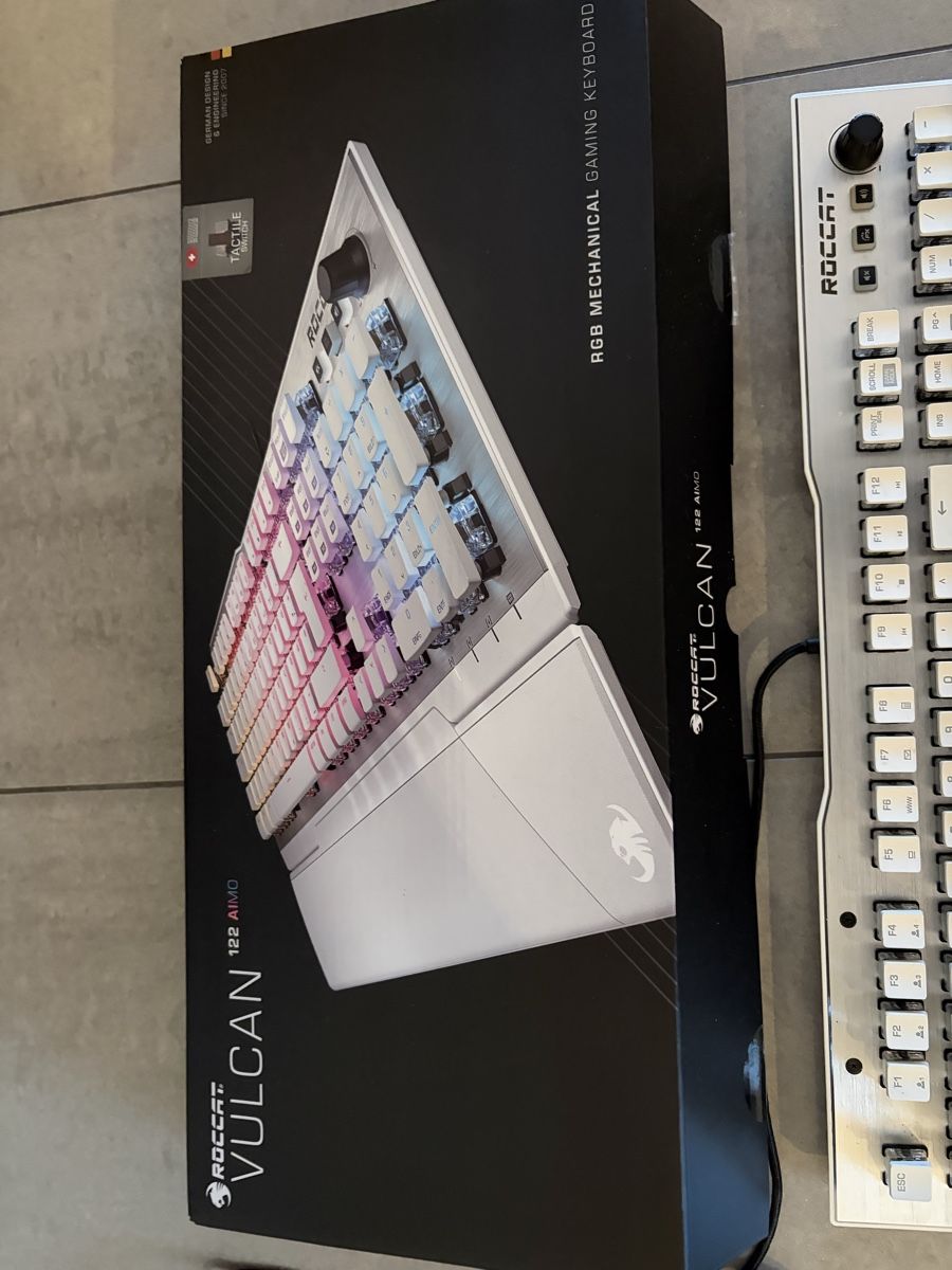 ROCCAT Vulcan 122 AIMO RGB Mechanical Gaming Keyboard (Gebraucht) in ...