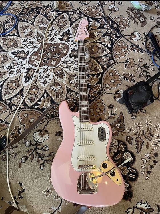 Squier Bass VI Shell Pink (Gebraucht) in Günsberg für CHF 699 – nur ...