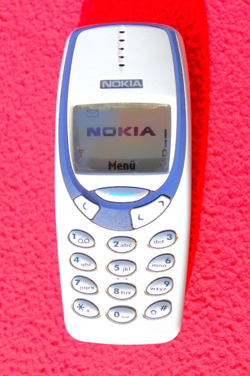 NOKIA Klassiker Modell 3330 mit originalem NOKIA Ladegerät (Gebraucht ...