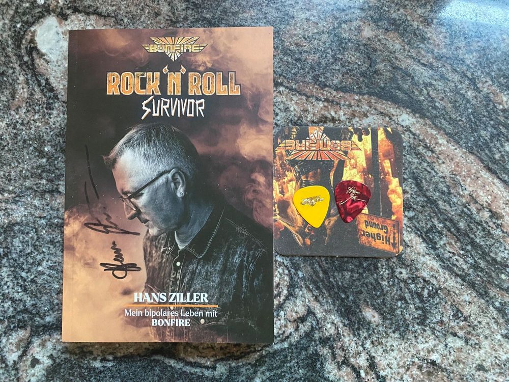 Bonfire Buch signiert von Hans Ziller + 2 Plektrum (Neu (gemäss ...