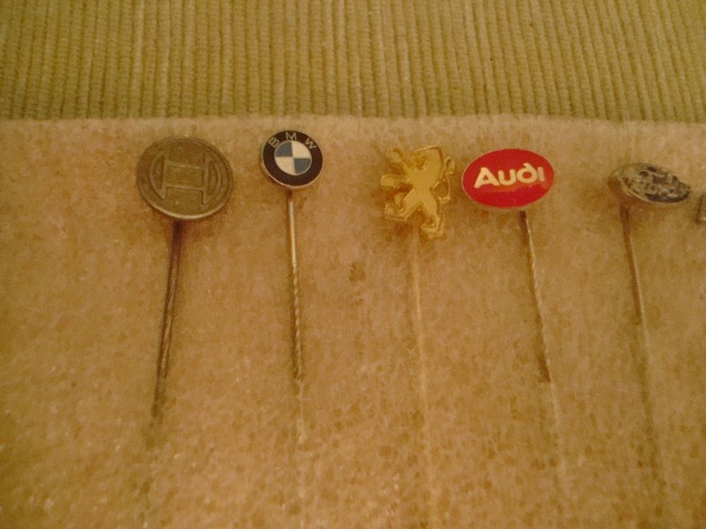 8 Abzeichen - Nadeln - Auto - Marken (Gebraucht) in Neuenegg für CHF 3.8 – mit Lieferung auf ...