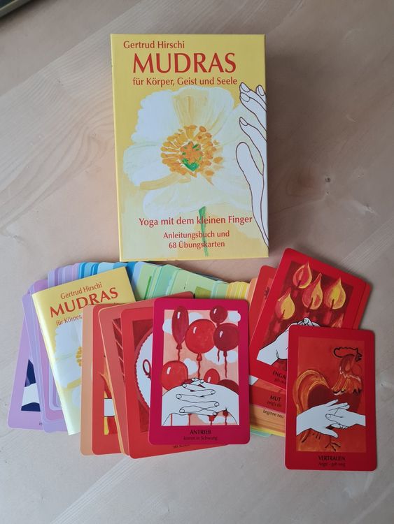 Karten Set MUDRAS mit den Fingern. Yoga, von Gertrud Hirschi (Gebraucht) in Hausen am Albis für ...