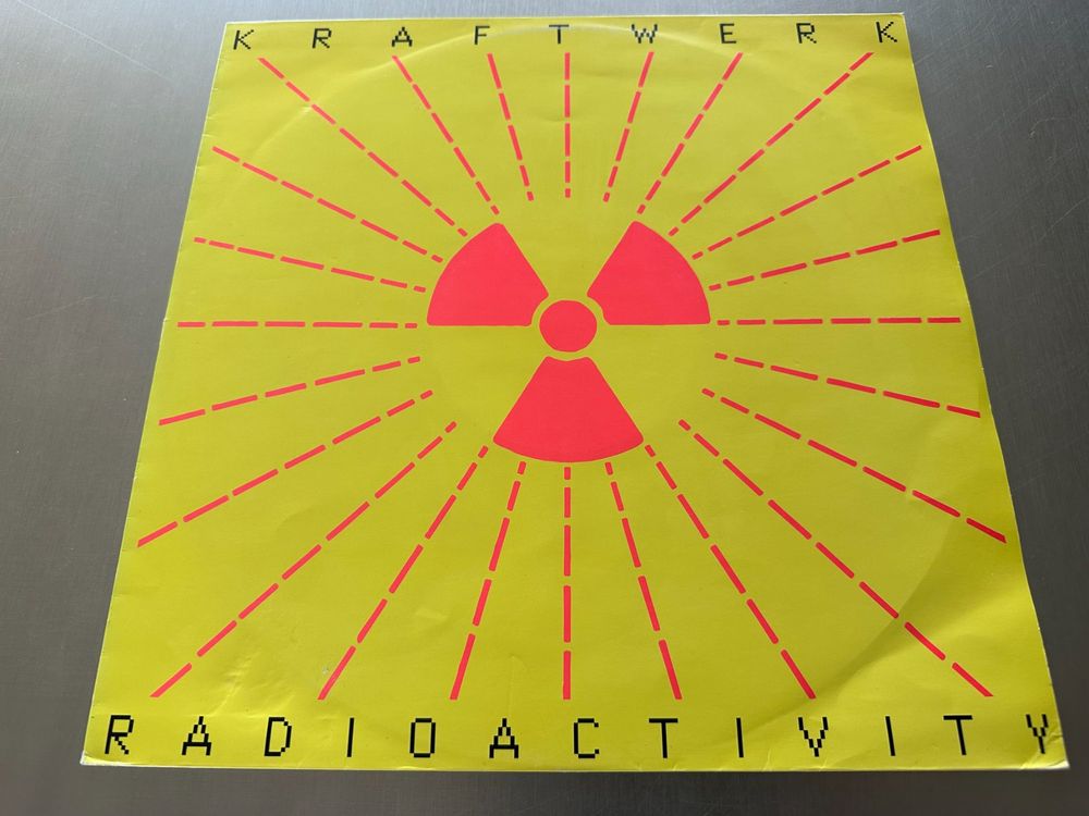 KRAFTWERK 12 RADIOACTIVITY (D'occasion) à Sion pour CHF 20 – avec ...