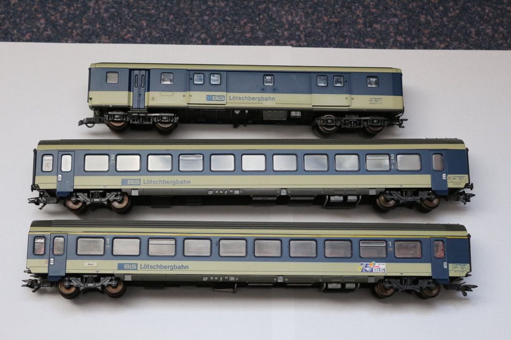 ROCO 5 x Personenwagen + 1 x Packwagen der BLS (Gebraucht) in Itingen ...