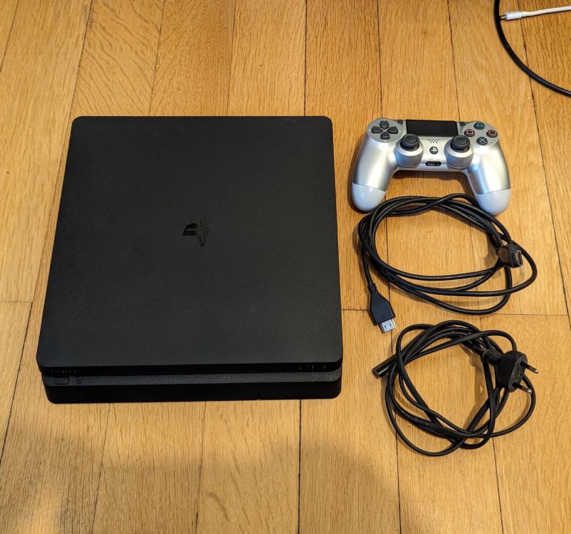 Playstation 4 (PS4 Slim, 1TB, schwarz) INKL. Fernseher!! (Gebraucht) in ...