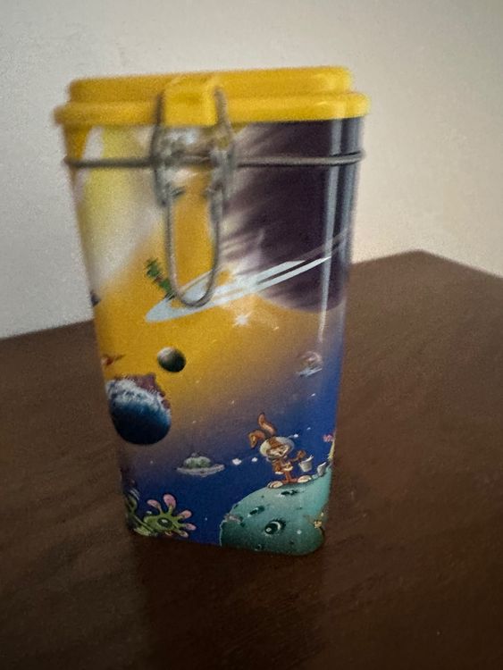 Gelbe Nesquik blechdose Weltall, Vintage, Top Zustand! (Gebraucht) in ...