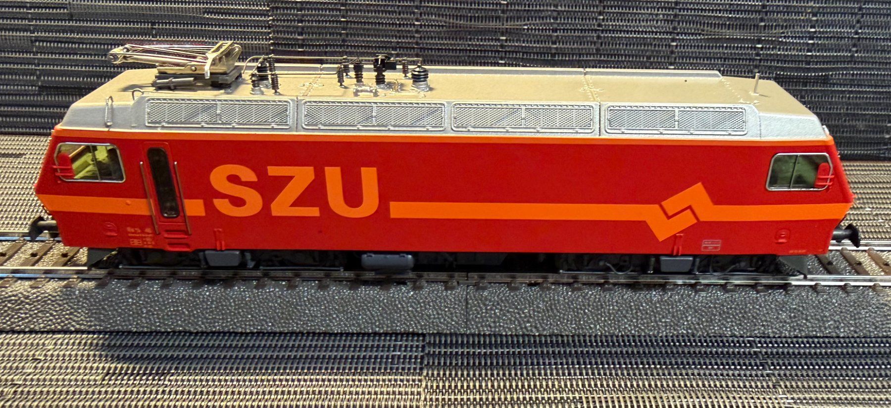 Hag Lokomotive H0 SZU Re 4/4 rot, guter Zustand (Gebraucht) in ...
